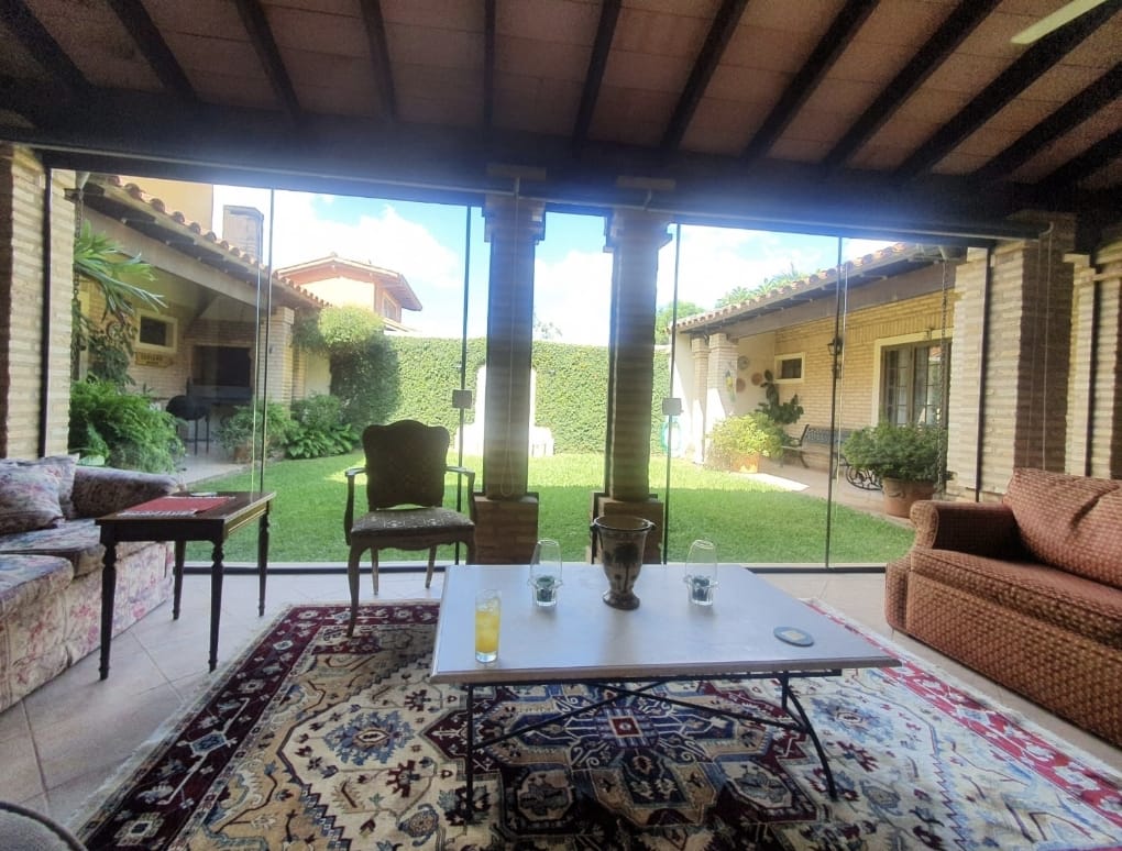 Vendo Hermosa Residencia , Barrio Mburucuyá . Ref #E6BF7F - infocasas.com.py