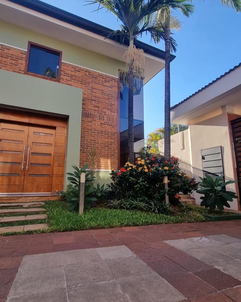 ALQUILO HERMOSA CASA EN CONDOMINIO ZONA MUNICIPALIDAD DE ASUNCION . Ref #FF3242 - infocasas.com.py
