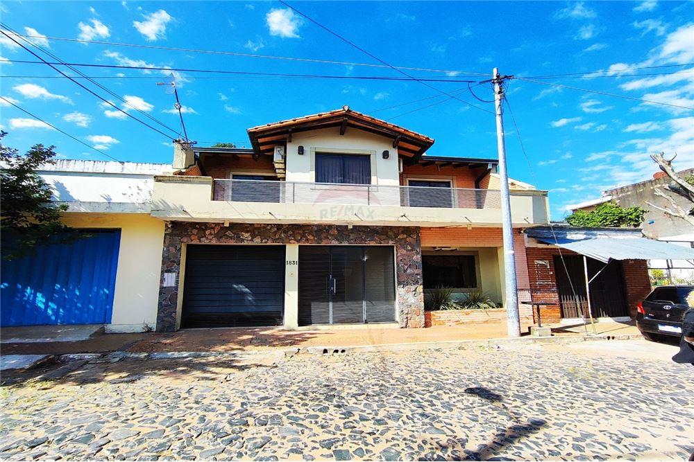 ALQUILO CASA CON PISCINA EN SAN VICENTE. Ref #KFB8C2 - infocasas.com.py