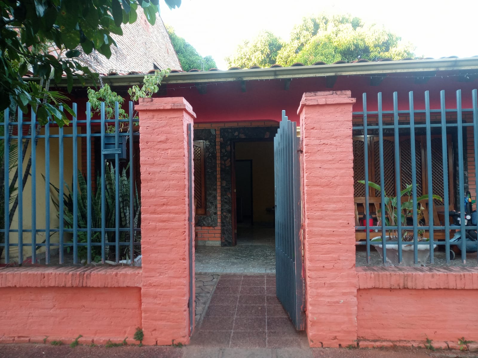 Alquilo casa para vivienda u oficina en Luque. Ref #D2C692 - infocasas.com.py