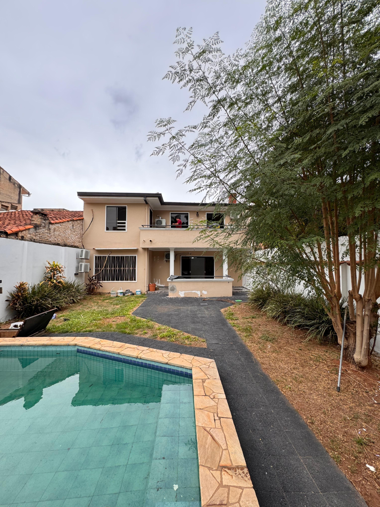 ALQUILO AMPLIA CASA EN BARRIO MCAL ESTIGARRIBIA. Ref #MCADA5