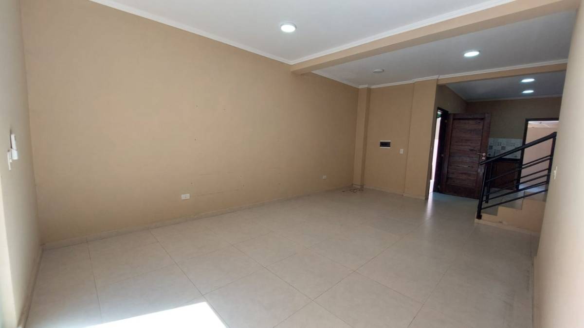 ALQUILO HERMOSO DUPLEX EN LAMBARE. Ref #K35728