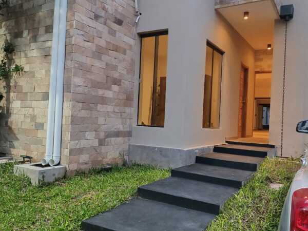 VENDO CASA EN LOS LAURELES. Ref #B5B699 - infocasas.com.py