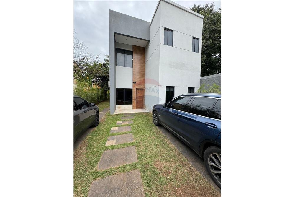 VENDO AMPLIA CASA EN LAMBARE 4 HABITACIONES. Ref #R6EBD6 - infocasas.com.py