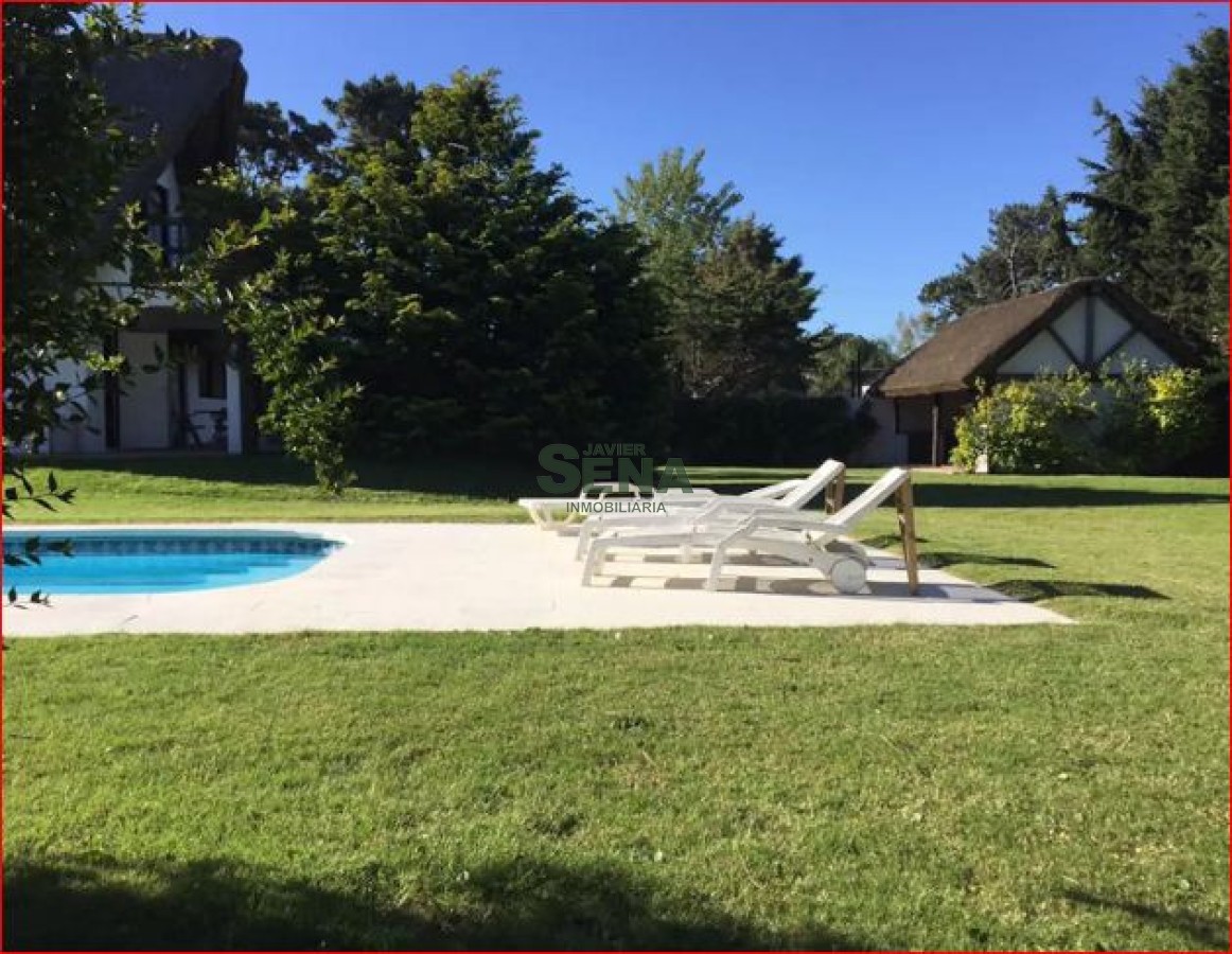 Venta y alquiler en Rincon del Indio, 3 dormitorios, 2 baños, piscina, cerca del mar.. Ref # ...