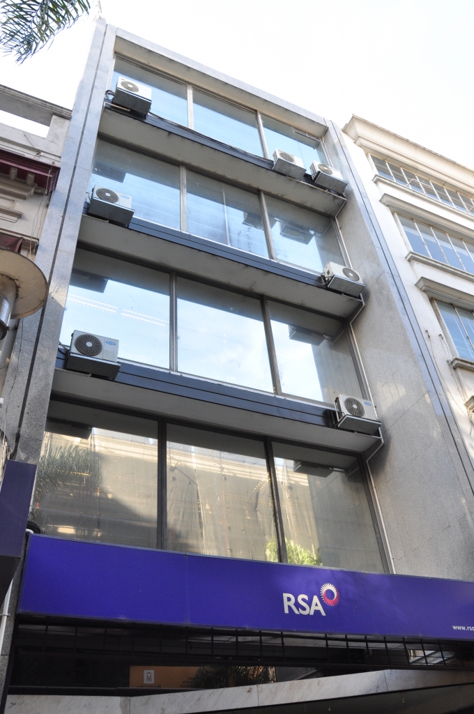 ALQUILER PISO ENTERO EN IMPORTANTE EDIFICIO PARA ENTRAR SOBRE PEATONAL SARANDI. Ref #M49DE8 ...