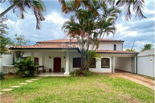 ALQUILO CASA EN BARRIO JARA. Ref #H4BF32