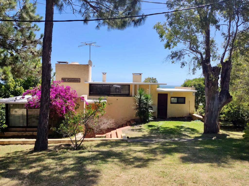 Hermosa casa vista al mar, cerros y cerca de playa. Ref #M4225D