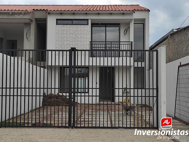 HERMOSA CASA EN VENTA DE 3 DORMITORIOS Radial 26, 9no anillo. Ref #OF9F84 - infocasas.com.bo