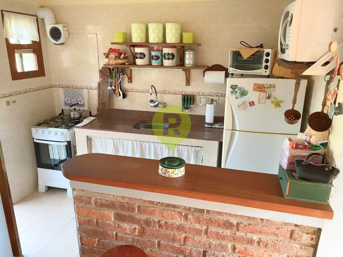 Ubicada en barrio Country en una zona arbolada y de buenas ...