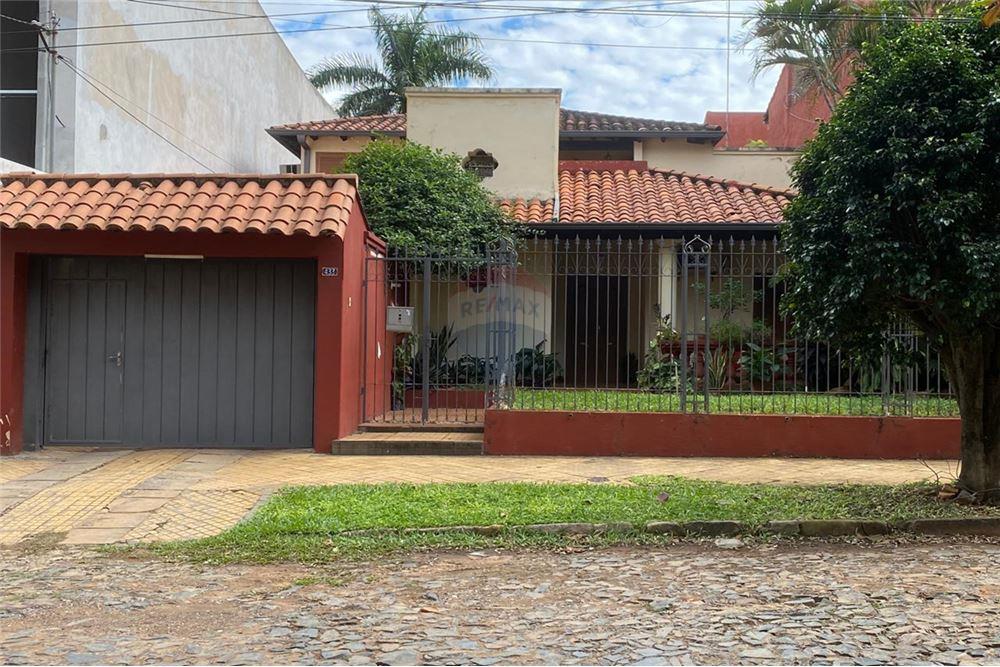 VENDO CASA EN BARRIO MBURUCUYA. Ref #NBB4B4 - infocasas.com.py