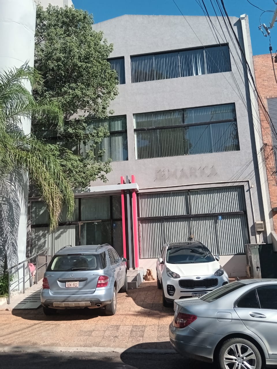 ALQUILO EDIFICIO CORPORATIVO EN VILLA MORRA. Ref #C65DCC - infocasas.com.py
