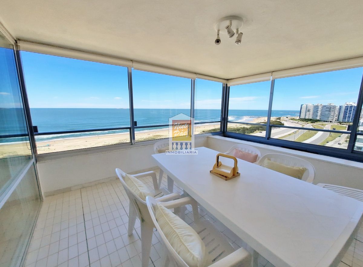 Esquinero, frente al océano. 3 dorm y servicio. Ref #Y8C4B0 - infocasas.com.uy