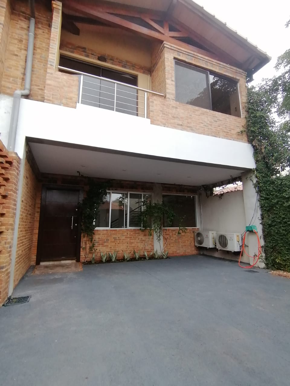 Alquilo Amplio Duplex En Mburucuya. Ref #J3416D - infocasas.com.py