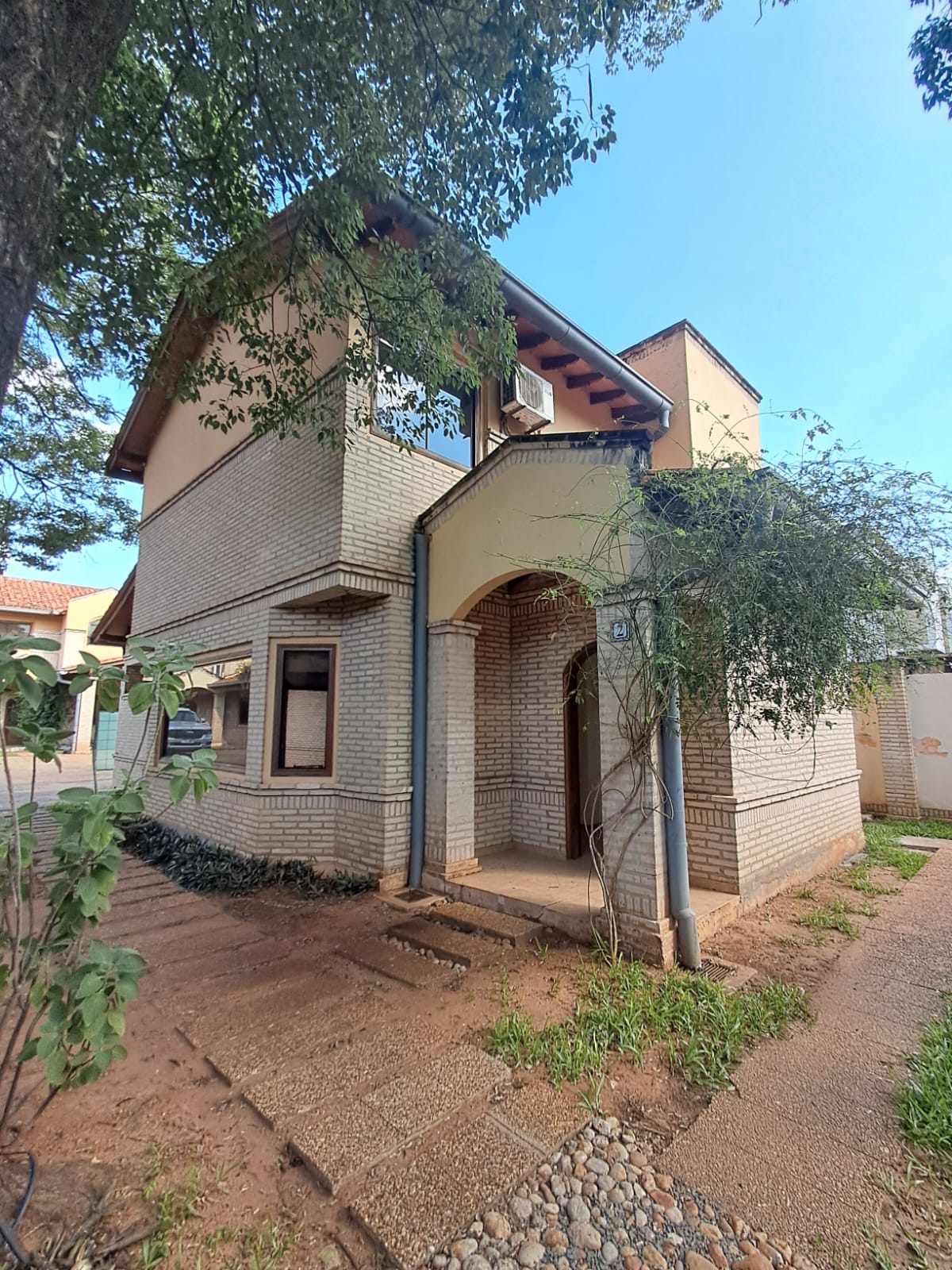 Alquilo Amplia Casa de 3 Habit en Condominio.. Ref #U4AE27 - infocasas.com.py