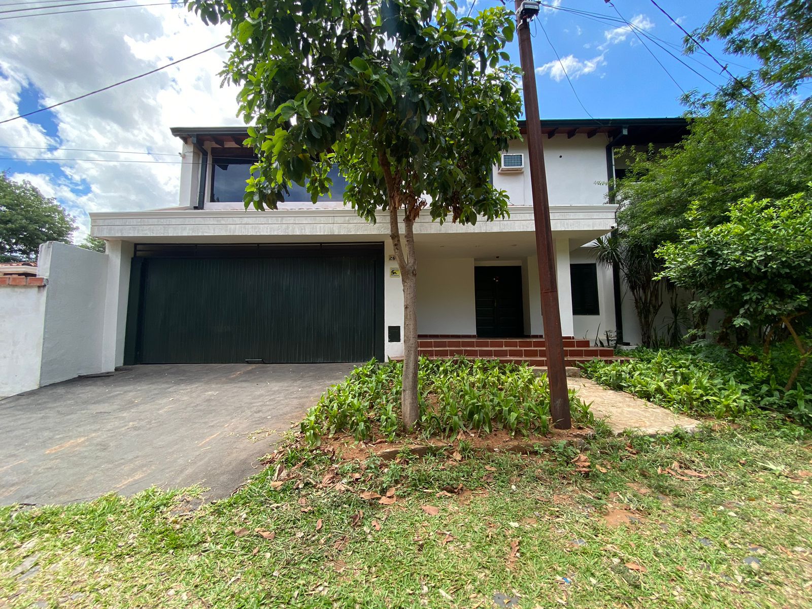 ALQUILO CASA DE CINCO DORMITORIOS EN BARRIO SAN VICENTE. Ref #R7C0C2 - infocasas.com.py