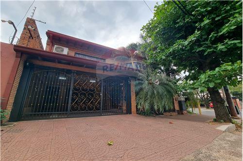 VENDO RESIDENCIA EN BARRIO MBURUCUYA. Ref #N2CC56 - infocasas.com.py