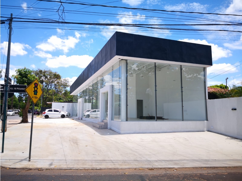 Alquilo amplio local comercial en Los Laureles. Ref #X30627