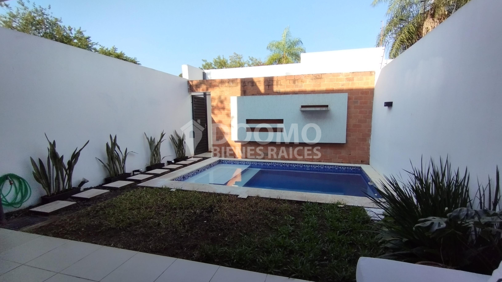 EN ALQUILER BELLISIMO DÚPLEX DE 3 DORMITORIOS AMOBLADO; LOMA PYTA. Ref #JA0B42 - infocasas.com.py