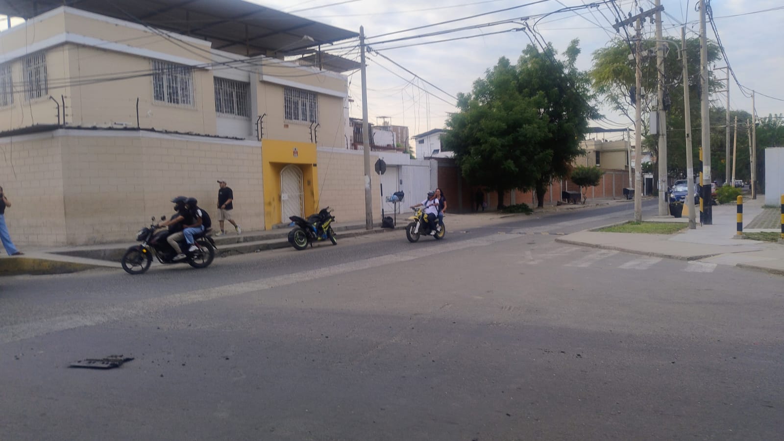 HERMOSA CASA EN ALQUILER EN AV. ANDRÉS AVELINO CÁCERES. Ref #UAF94C