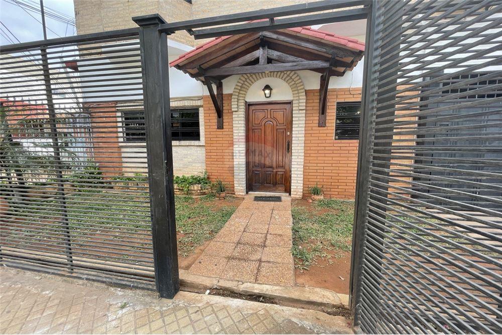 Alquilo hermoso chalet en Lambare. Ref #A42A7F - infocasas.com.py