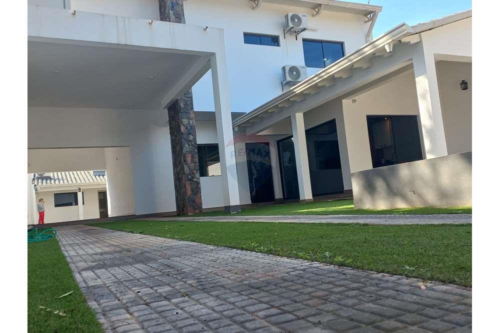 EXCELENTE CASA con PISCINA_ EN LUQUE > ALQUILO!!. Ref #AD280C - infocasas.com.py