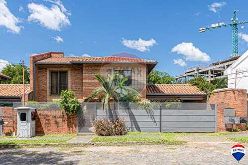 Alquilo casa en barrio Las Lomas. Ref #Q349D8 - infocasas.com.py