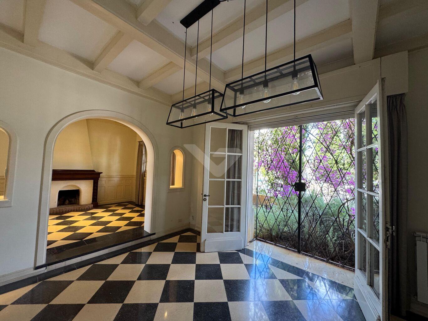 Alquiler casa en Carrasco Sur, centrica proximo a Arocena. 4 dormitorios. Servicio. Piscina ...