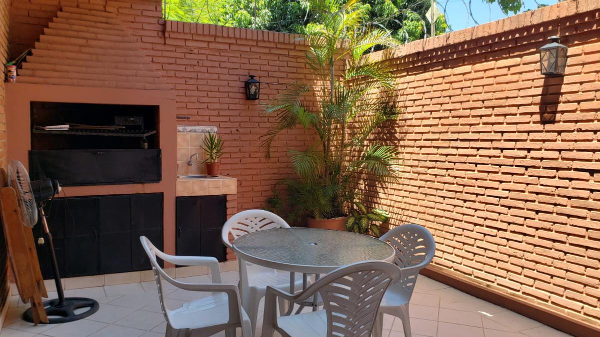 Vendo Dúplex De 3 Dormitorios En Villa Aurelia a 100 mts De La Avda. Mcal. López. Ref #X2526F