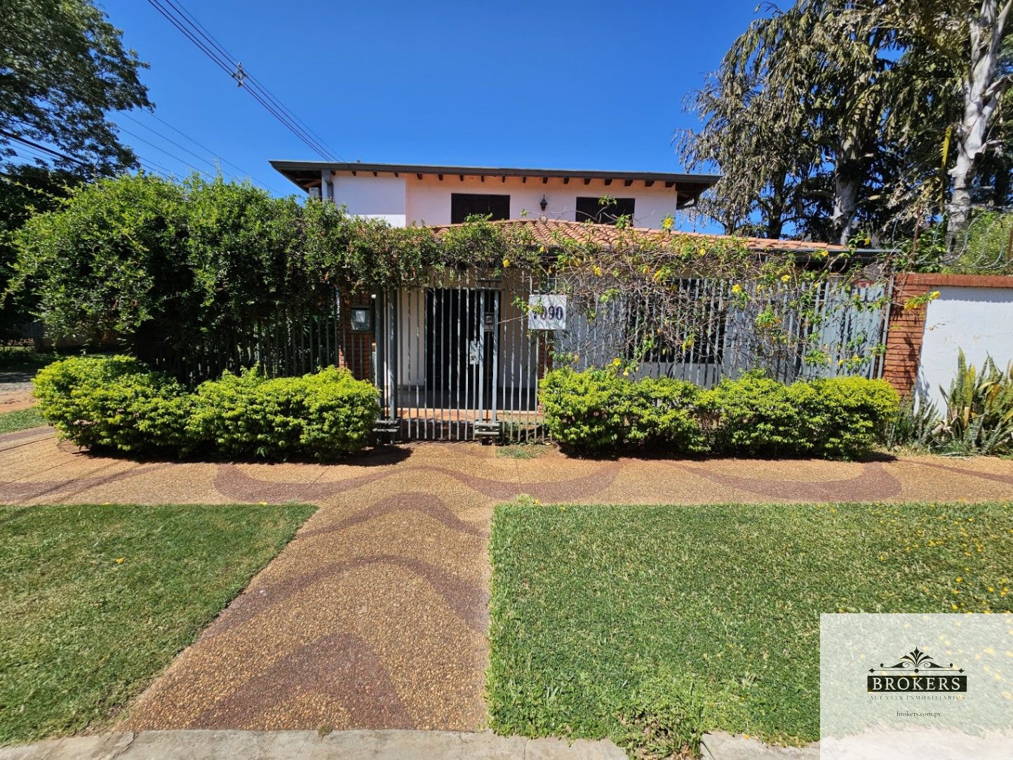 Alquilo Casa De 3 Dormitorios Con Piscina Y Gran Patio En Barrio Villa Aurelia. Ref #ZE09FB