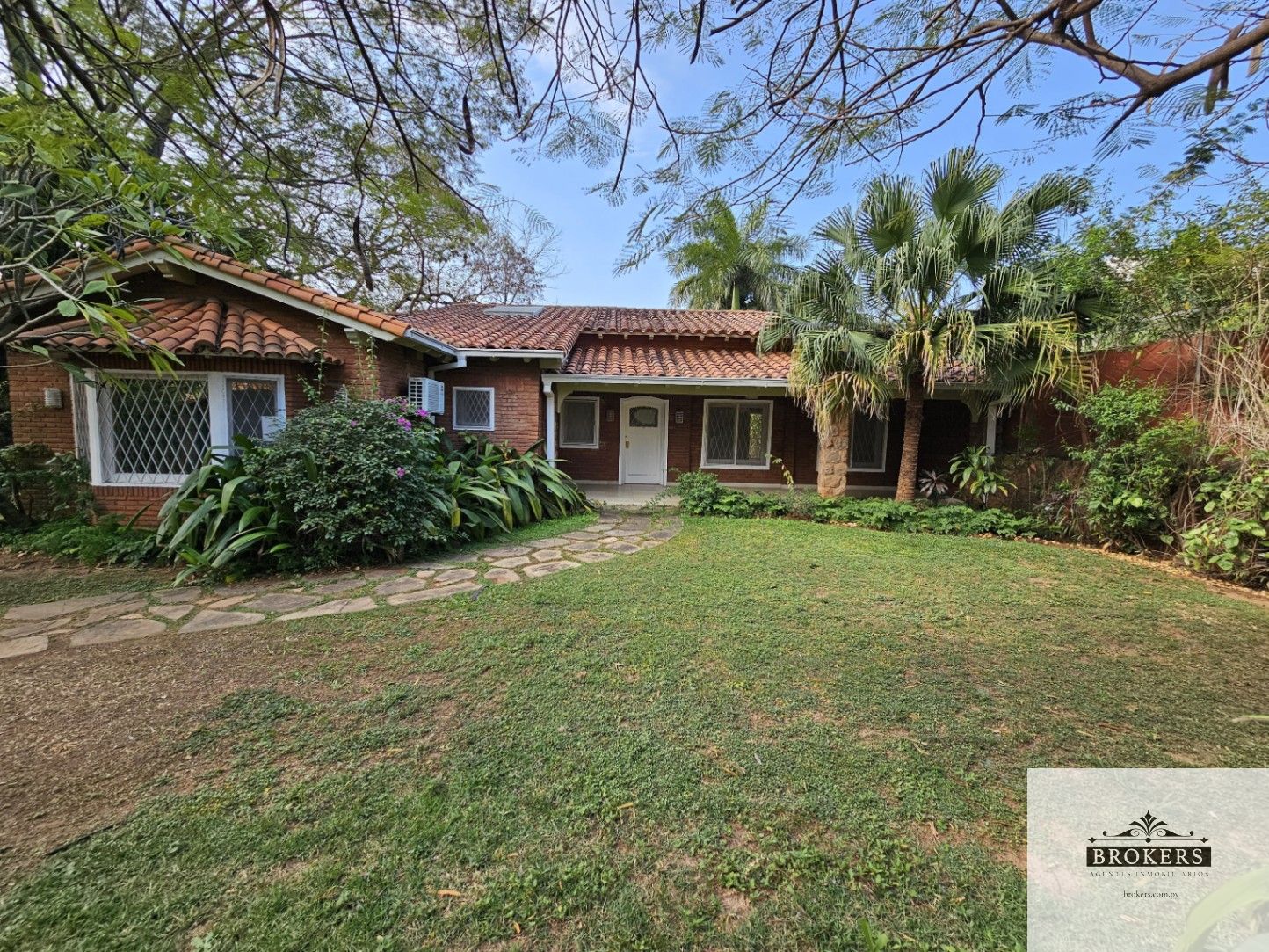 Alquilo Casa Para Vivienda u Oficina En Barrio Mcal Estigarribia. Ref #RAE3FD - infocasas.com.py