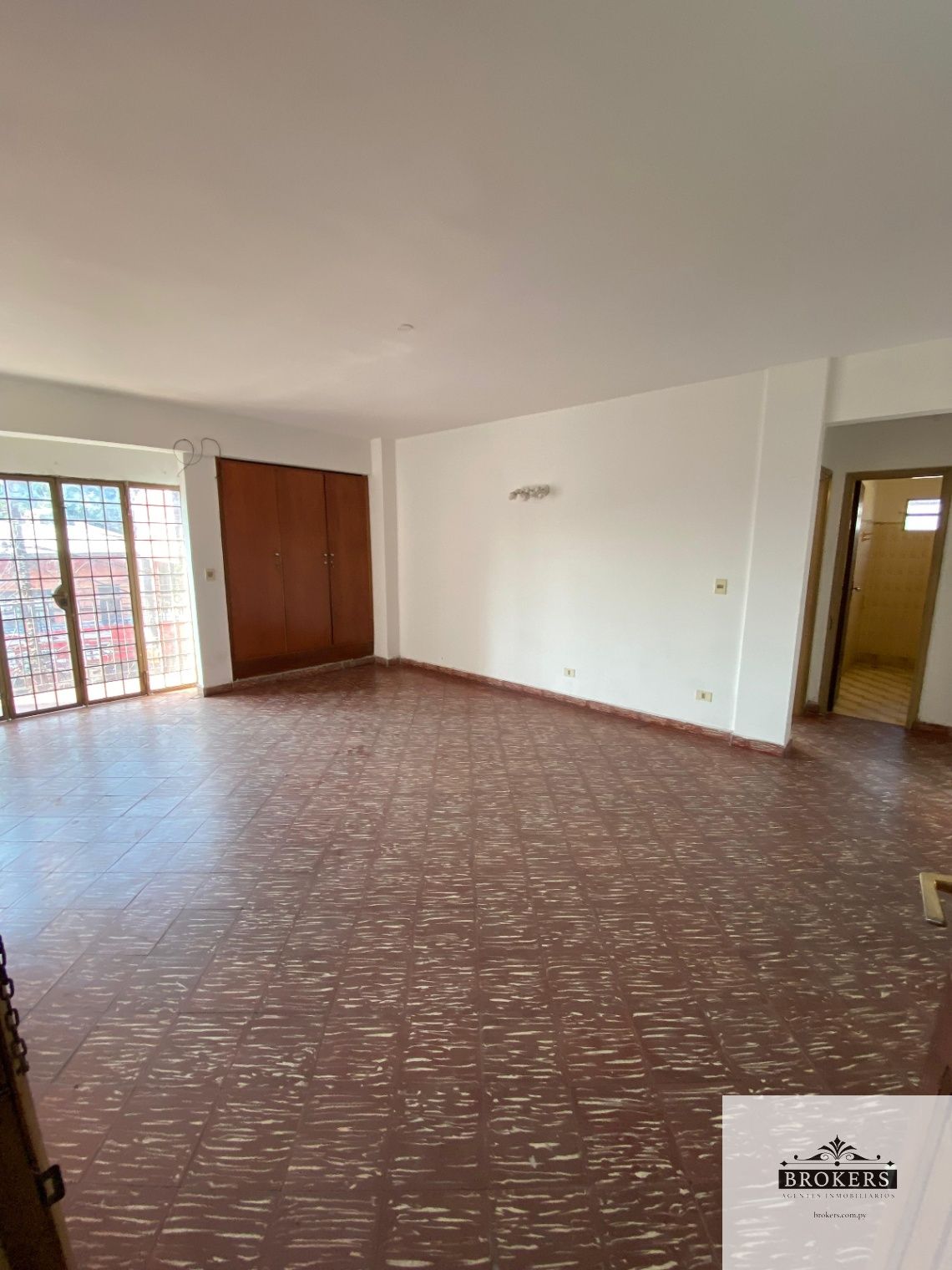 Departamento En Alquiler De 2 Dormitorios Con Cochera En San Lorenzo. Ref #A68CA6 - infocasas.com.py