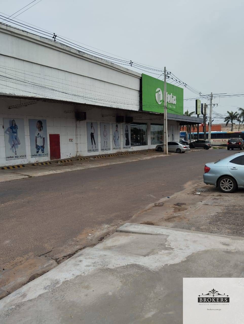 Alquilo Amplio Local Comercial De 652 M2 Sobre La Transchaco. Ref #V4E276