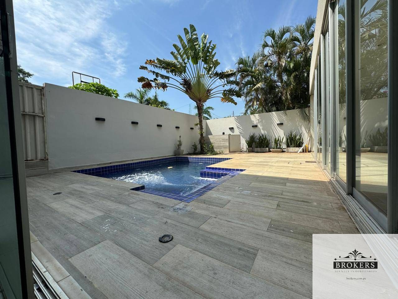 Alquilo Moderna Casa Amoblada De 3 Dormitorios Con Piscina En Mburucuya. Ref #GD608E - infocasas ...