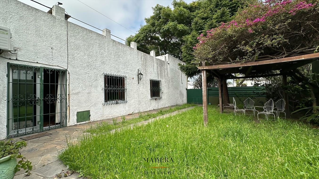 Se VENDE CASA de 4 dormitorios en la teja y gran terreno. Ref #XDFA3B - infocasas.com.uy
