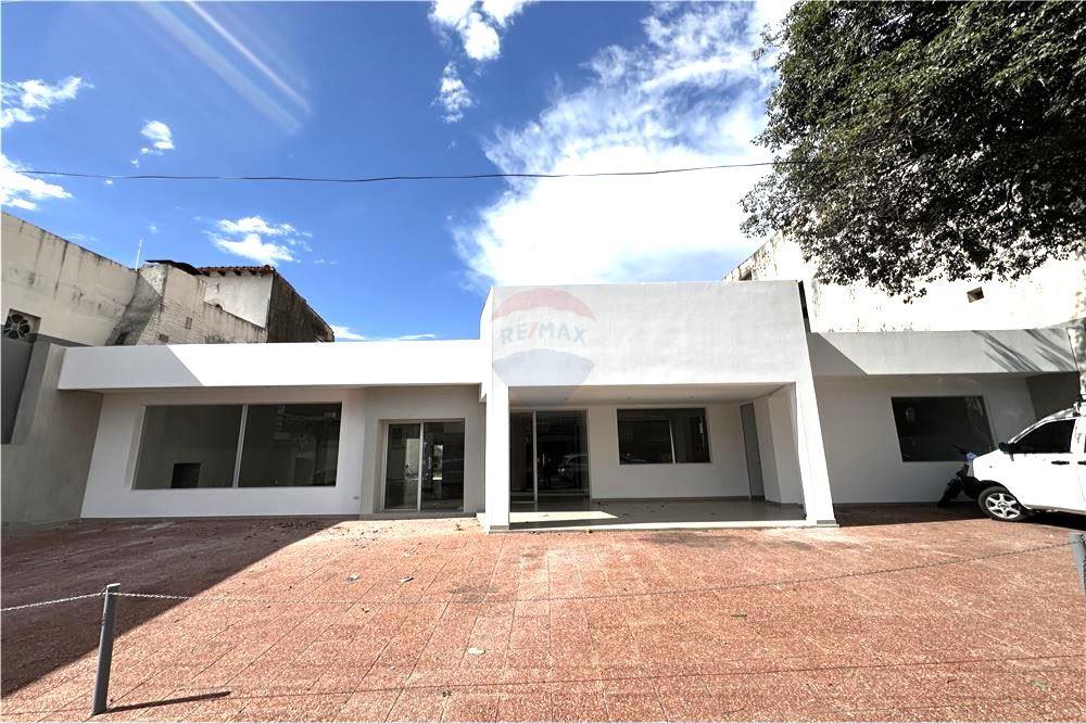 AMPLIO LOCAL COMERCIAL CON OFICINAS Y PATIO – BARRIO CIUDAD NUEVA . Ref #PDE667