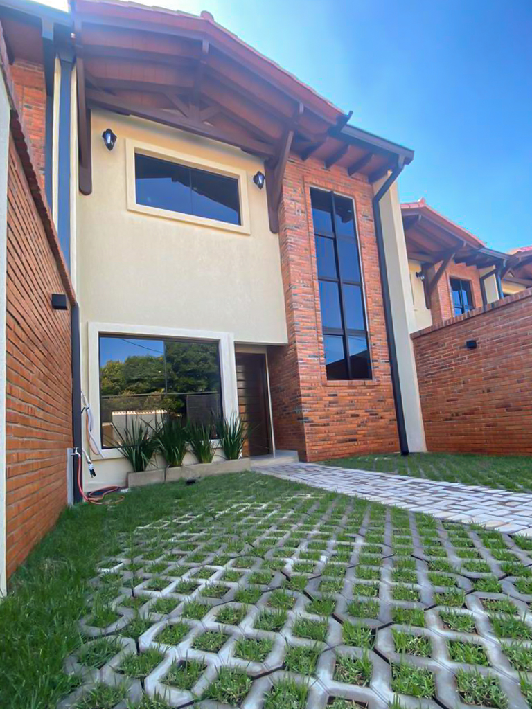 Vendo amplio duplex en Loma Merlo Luque. Ref #Y76814 - infocasas.com.py