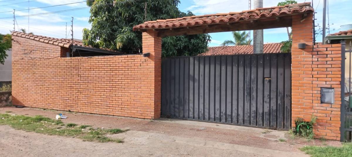 ALQUILO AMPLIA CASA A SOLO 3 CUADRAS DE LA TRANSCHACO EN MARIANO R. ALONSO. Ref #IC0BEB