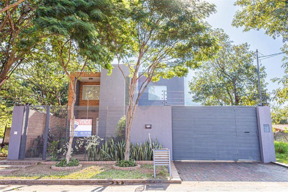 EN VENTA AMPLIA CASA CON PISCINA VILLA ADELA LUQUE. Ref #YA67B2 - infocasas.com.py