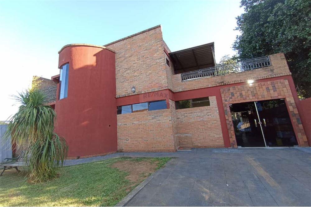 ALQUILO LINDA CASA CON PISCINA EN BARCEQUILLO SAN LORENZO. Ref #CCD52F - infocasas.com.py