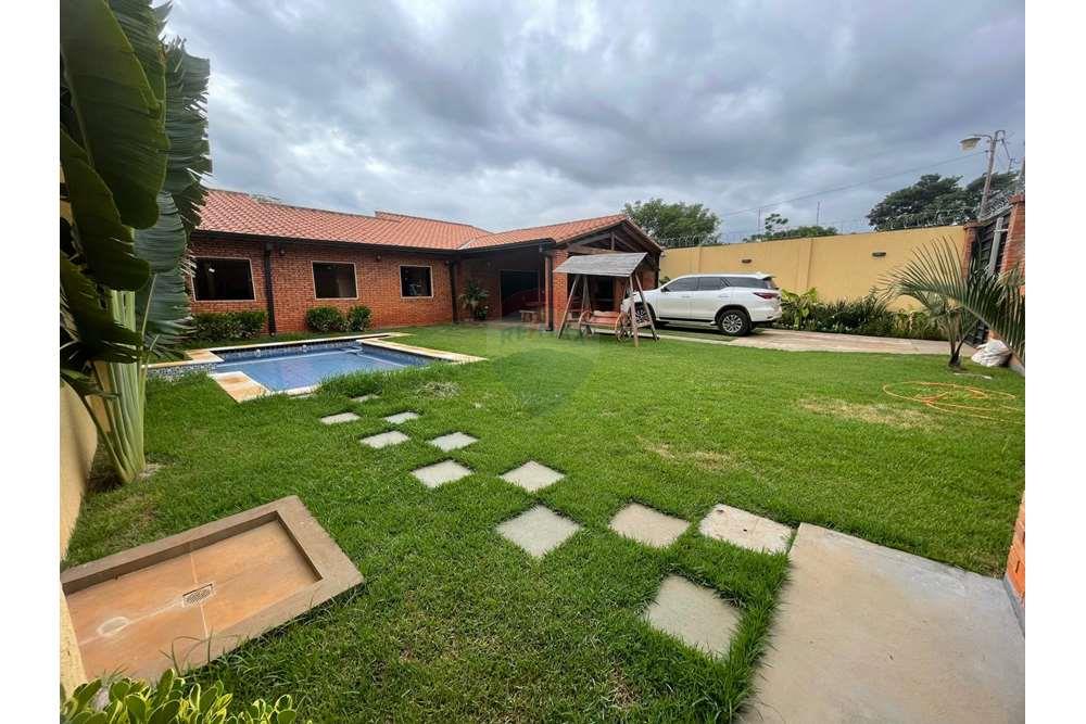 Alquilo casa con piscina en San Lorenzo. Ref #B86C7C - infocasas.com.py