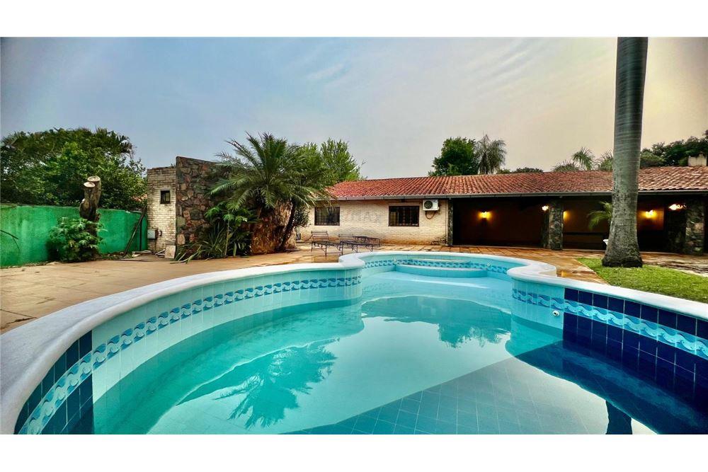 Alquilo casa con piscina en San Lorenzo. Ref #AE18C2 - infocasas.com.py