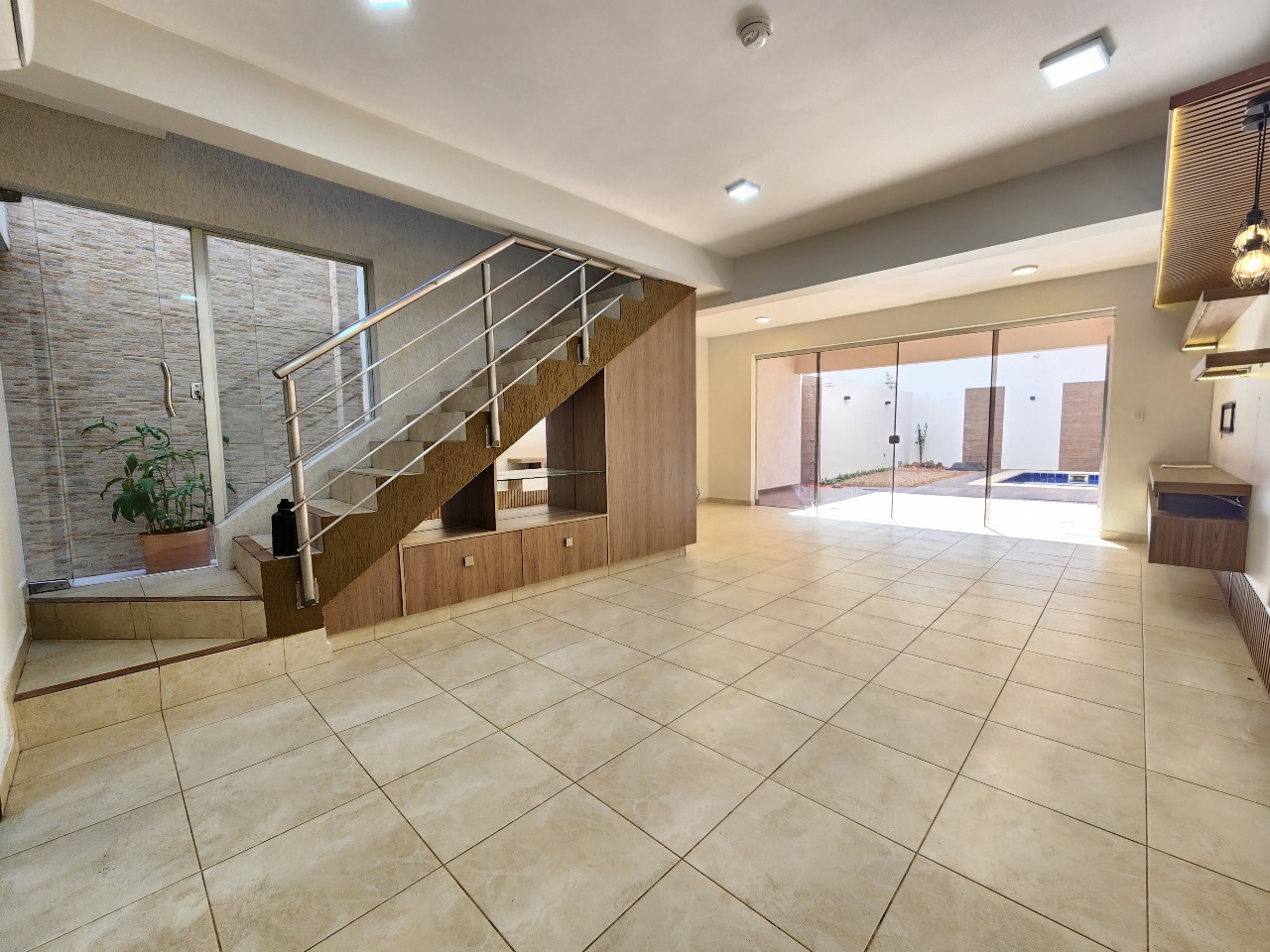 HERMOSO DUPLEX 3 DORMITORIOS, EN BO. MBURUCUYÁ. Ref #ZE4538 - infocasas.com.py