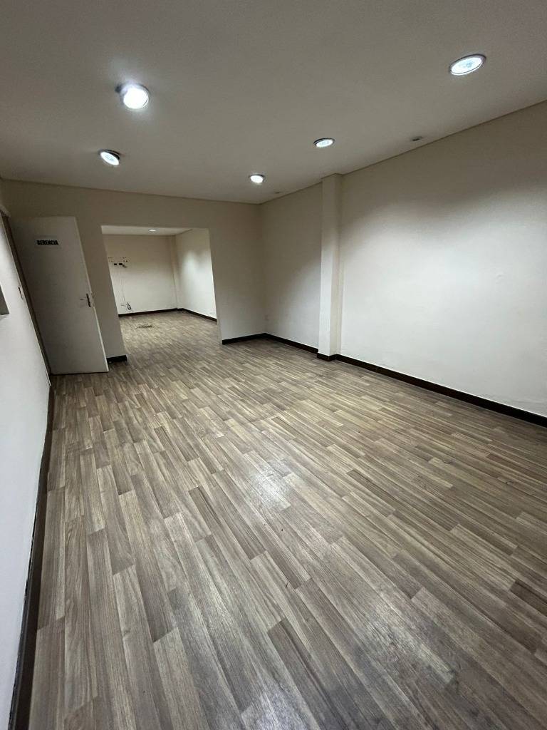 ALQUILO DEPOSITO CON OFICINAS - 1 CUADRA DE MADAME LYNCH. Ref #WEC8FD - infocasas.com.py