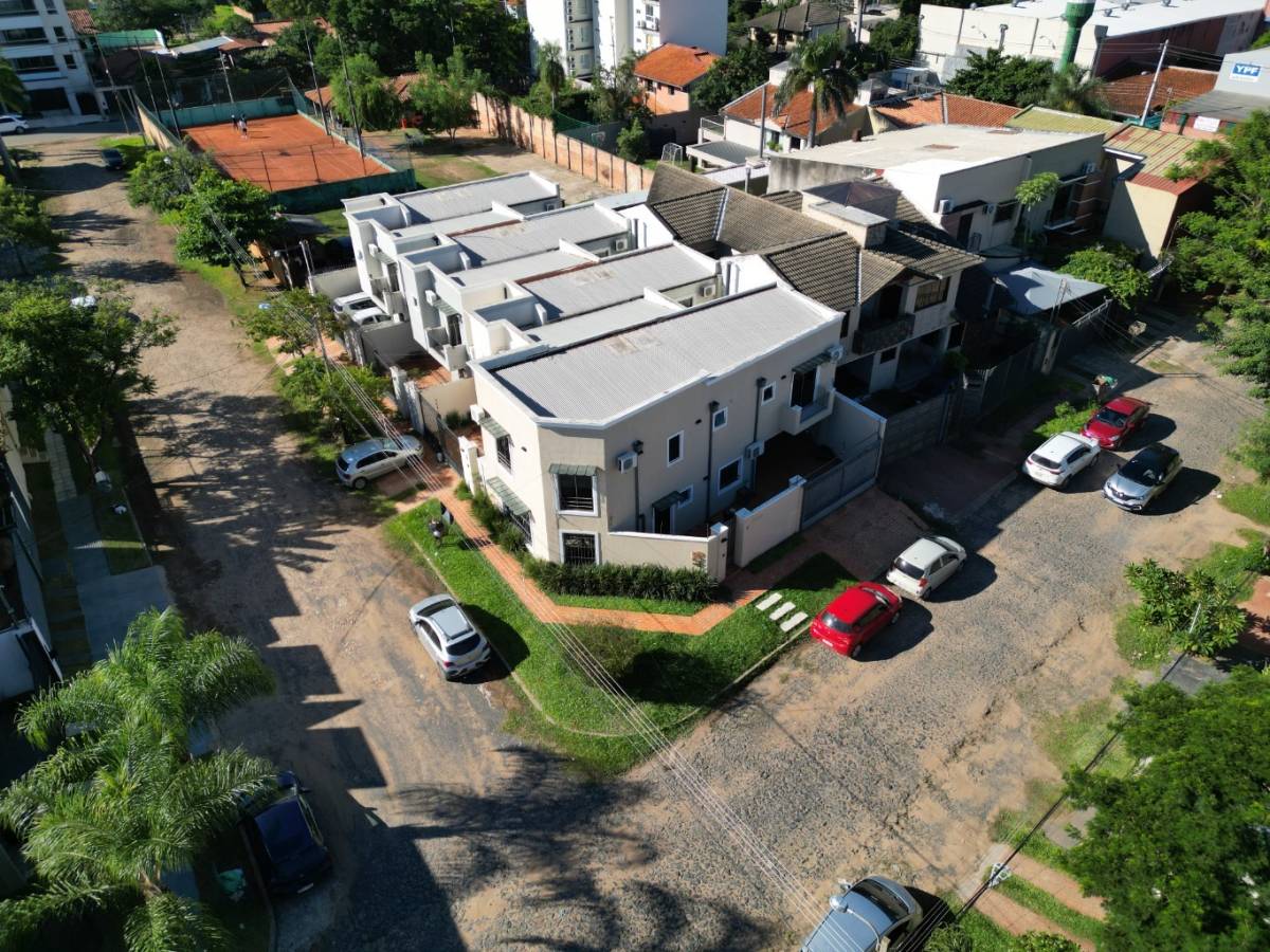 VENDO DUPLEX DE 3 DORMITORIOS EN BARRIO SAN JORGE - US$ 180.000. Ref #OA2686 - infocasas.com.py