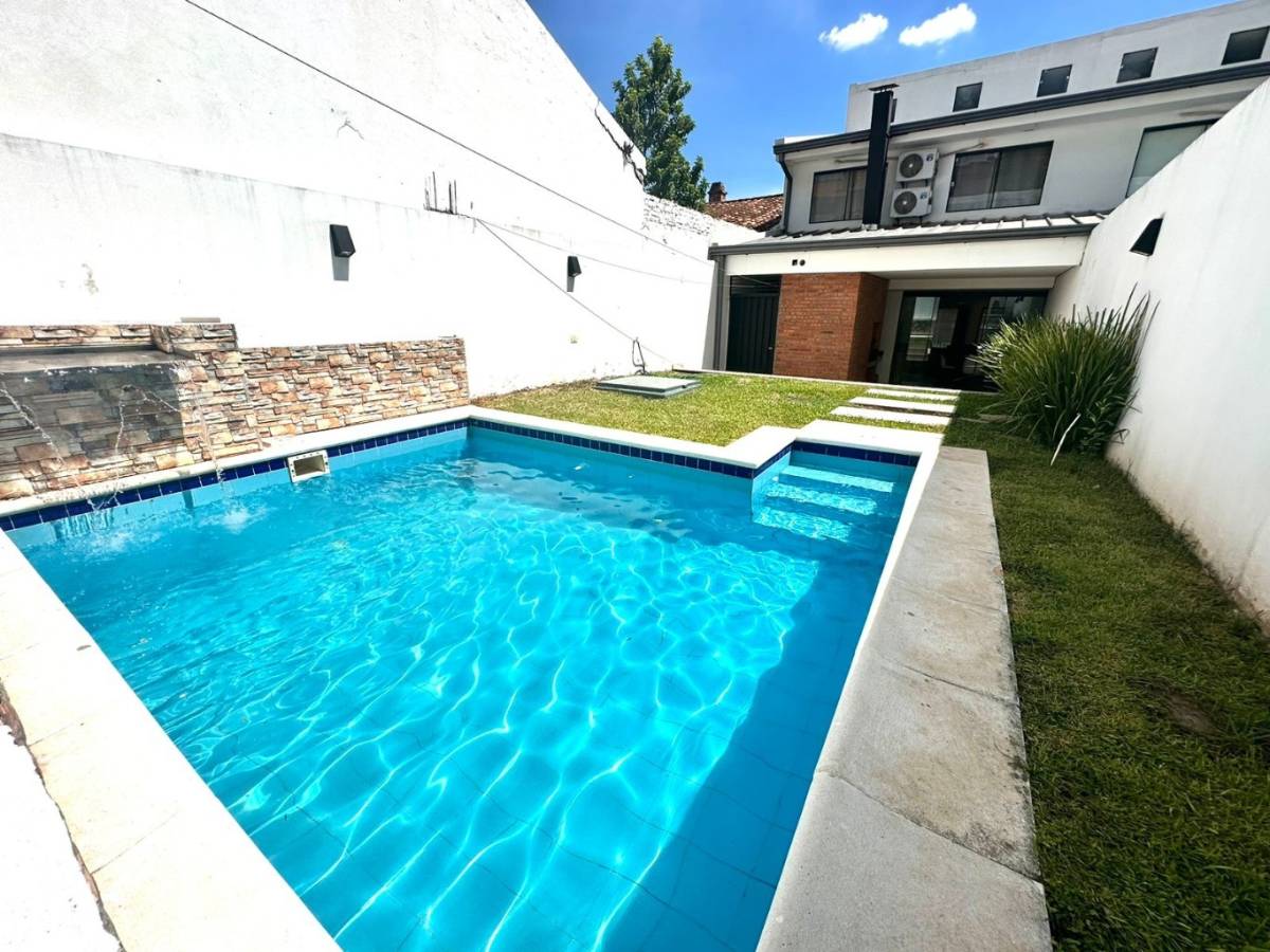 ALQUILO MODERNO DUPLEX AMOBLADO EN MBURUCUYA. Ref #SC1924