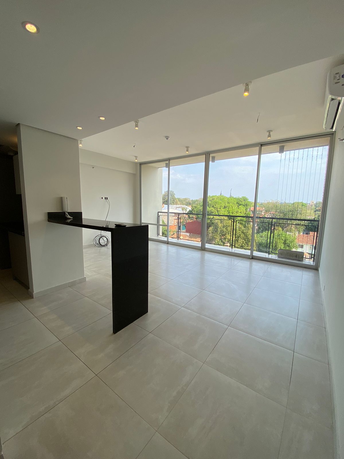 ALQUILO AMPLIO DEPARTAMENTO EN VILLA MORRA. Ref #DEED56 - infocasas.com.py