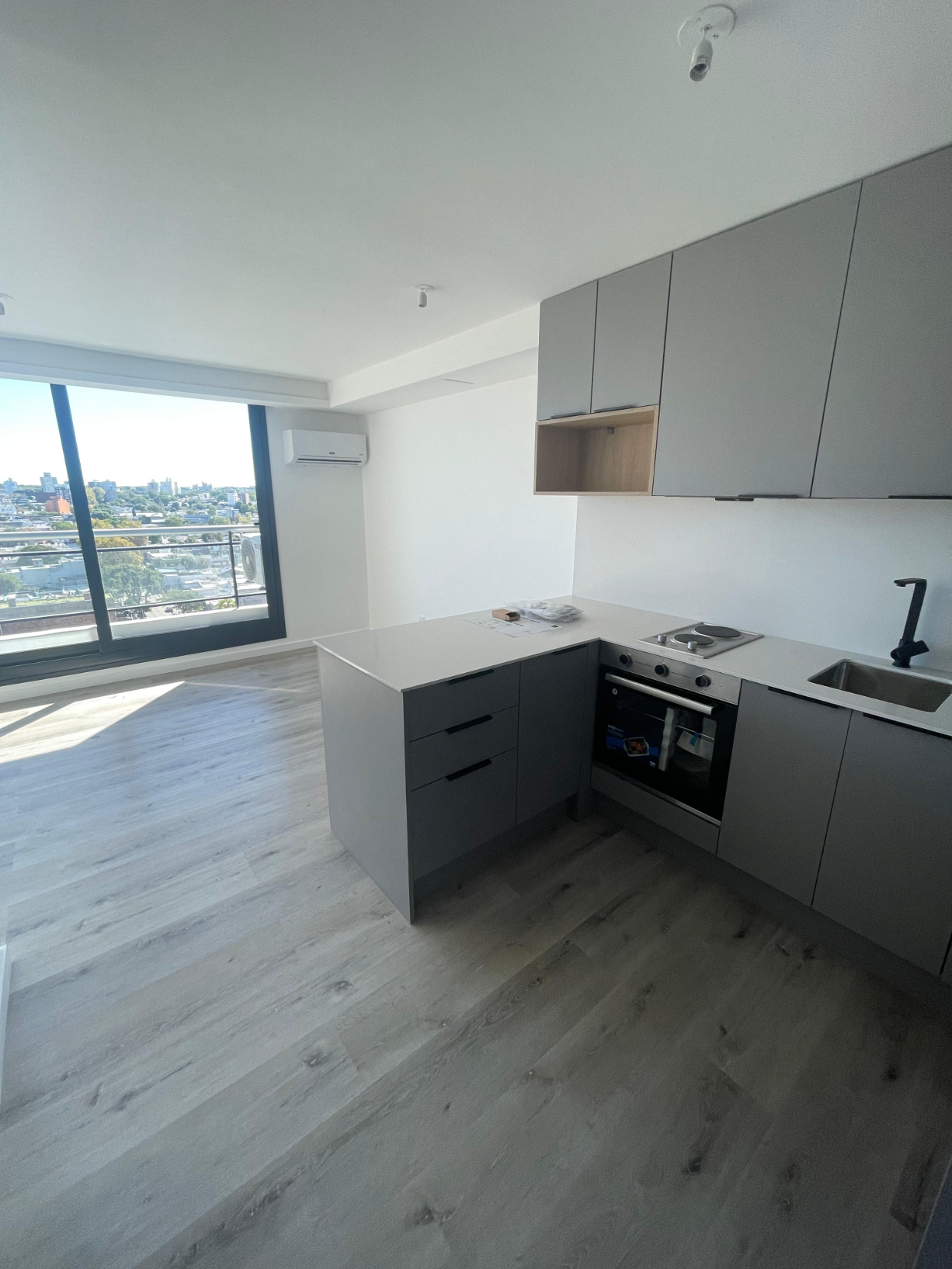 Alquiler anual monoambiente en More buceo con garaje. Ref #H10EA6