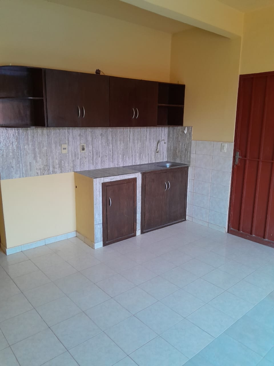 Alquilo departamento en Barrio San Miguel de San Lorenzo . Ref #J12F36 - infocasas.com.py