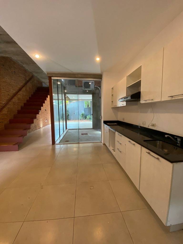 ALQUILO HERMOSO DUPLEX SOBRE LA AVENIDA VENEZUELA. Ref #D462EB - infocasas.com.py